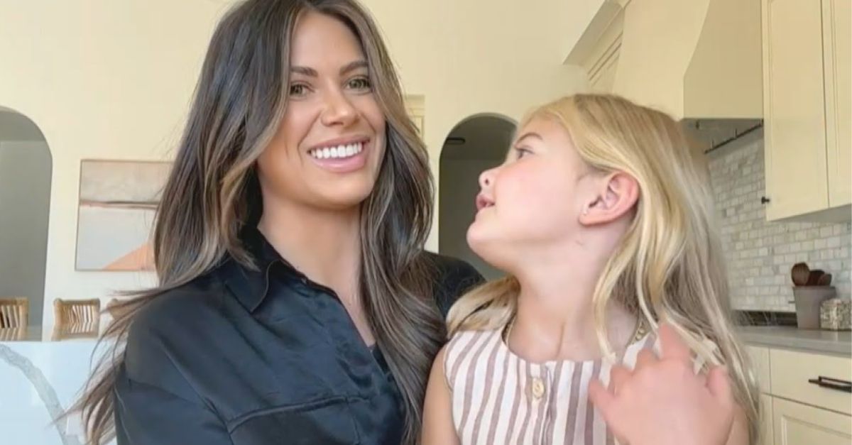 Moeder krijgt berg van kritiek omdat ze het haar van haar 5-jarig ...