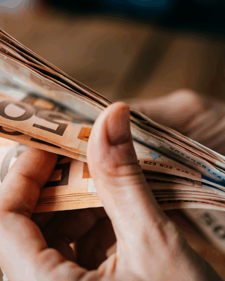 Dit zijn de aangescherpte regels rond contant geld in huis vanaf 2026